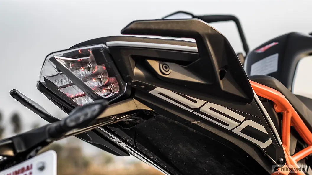 KTM 250 Duke [2021] Wheels-Tyres Image – BikeWale