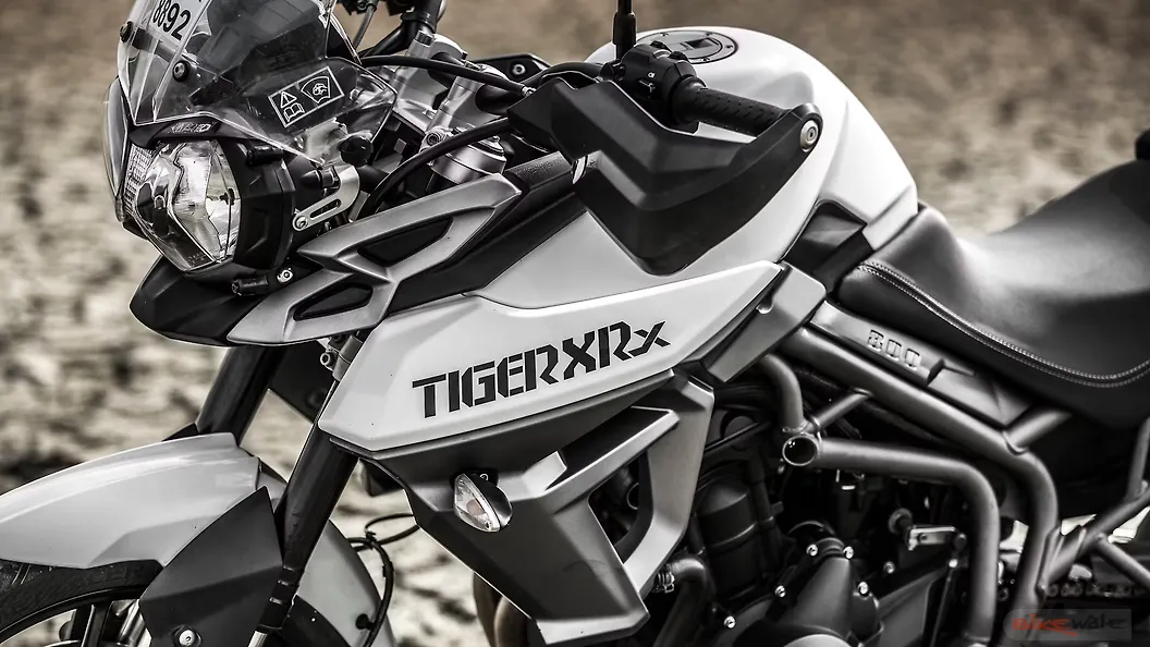 Triumph Tiger 800 XRx [2017] Tank Image – BikeWale