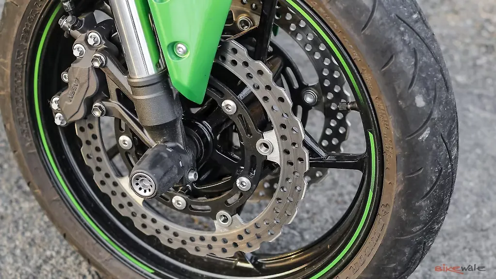 Kawasaki Z900 [2017-2018] Brakes Image – BikeWale