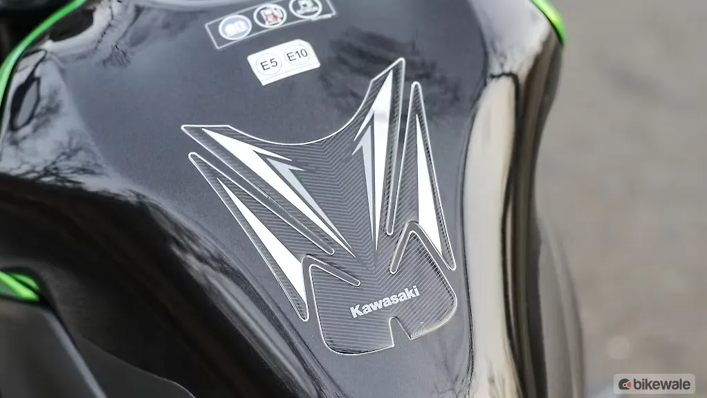 Kawasaki Z900 [2017-2018] Tank Image – BikeWale