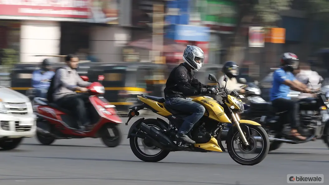 TVS Apache RTR 200 4V Front Three-Quarter Image – BikeWale