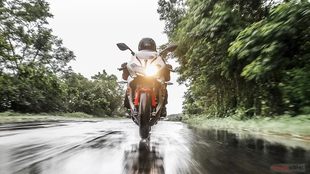 Benelli 302R Action Image – BikeWale