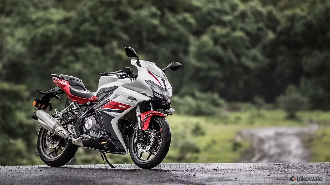 Benelli 302R Action Image – BikeWale
