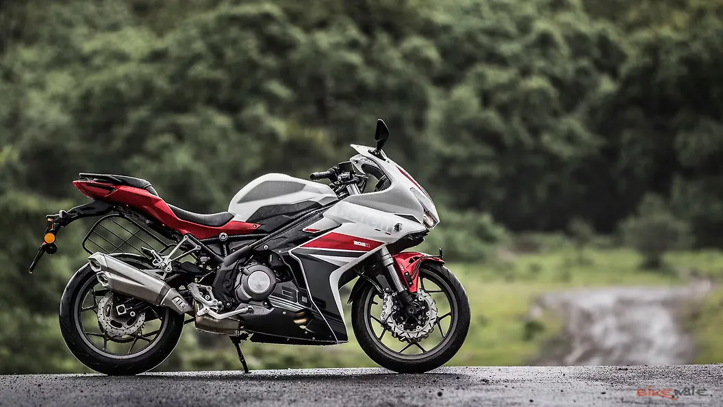 Benelli 302R Action Image – BikeWale