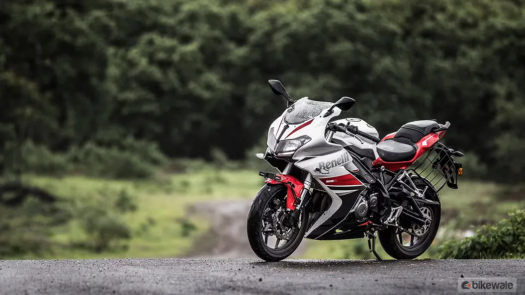 Benelli 302R Action Image – BikeWale
