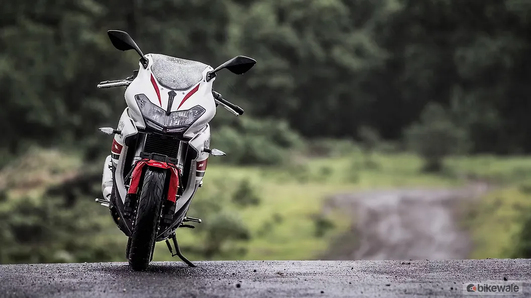 Benelli 302R Action Image – BikeWale