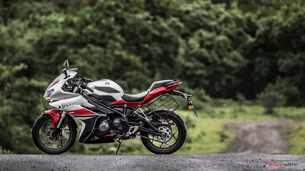 Benelli 302R Action Image – BikeWale