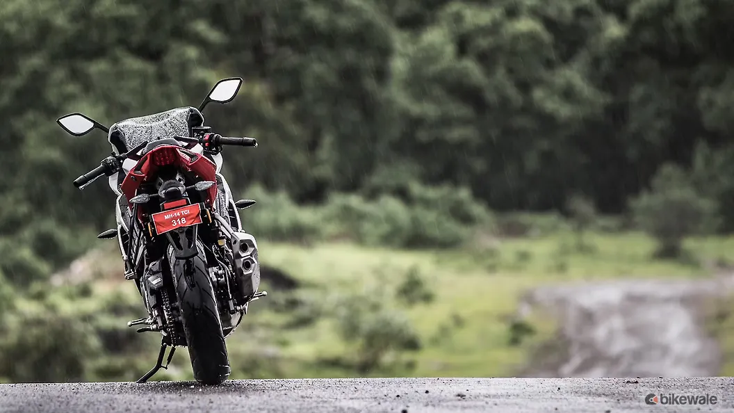 Benelli 302R Action Image – BikeWale