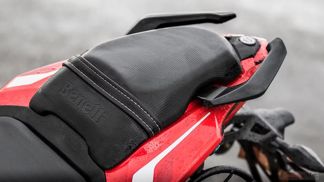 Benelli 302R Action Image – BikeWale