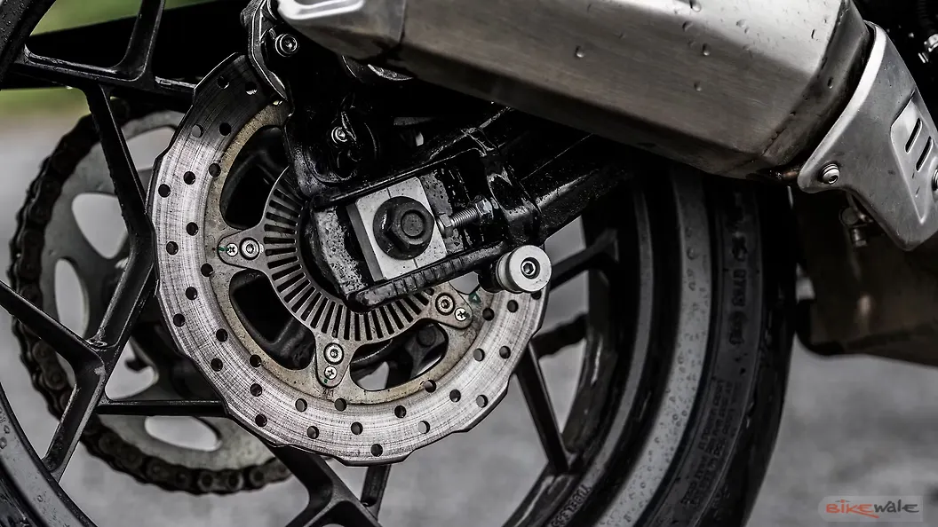 Benelli 302R Action Image – BikeWale