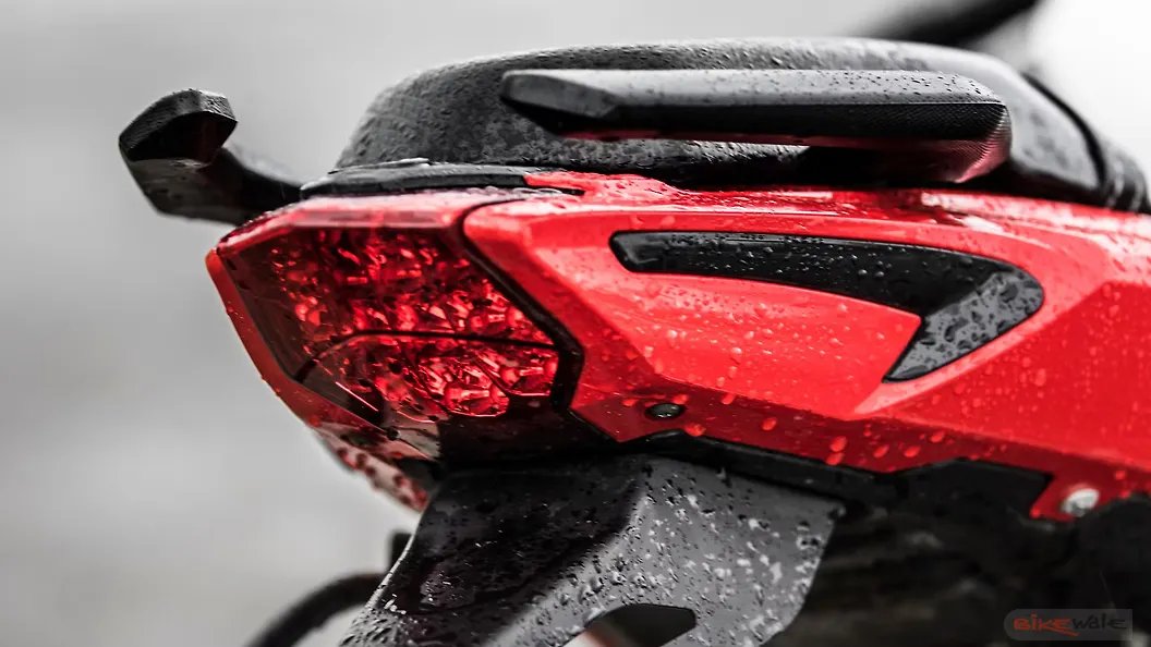 Benelli 302R Action Image – BikeWale