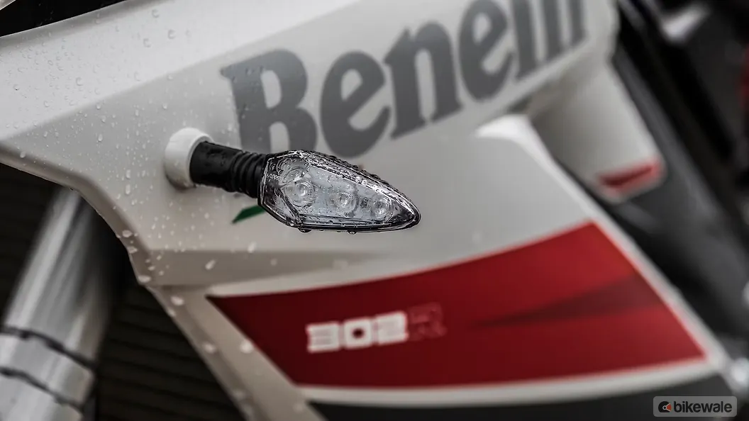 Benelli 302R Action Image – BikeWale