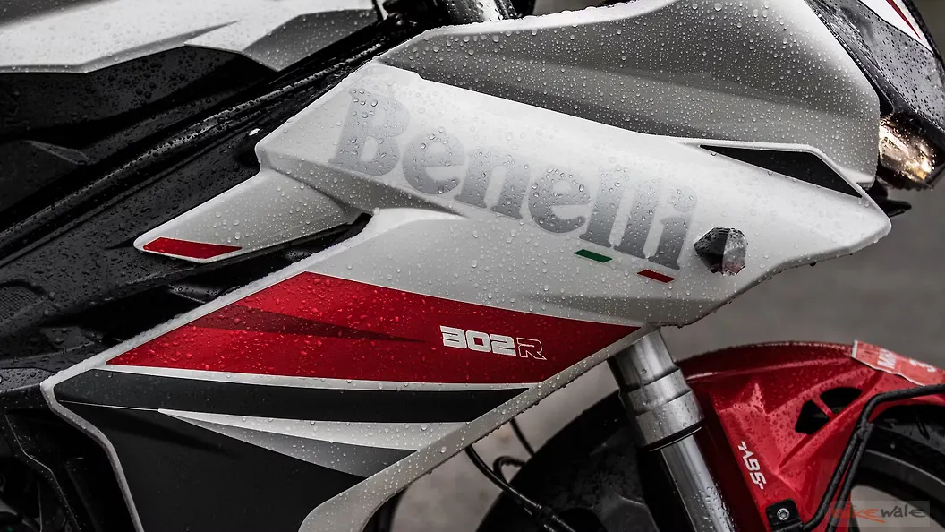 Benelli 302R Action Image – BikeWale