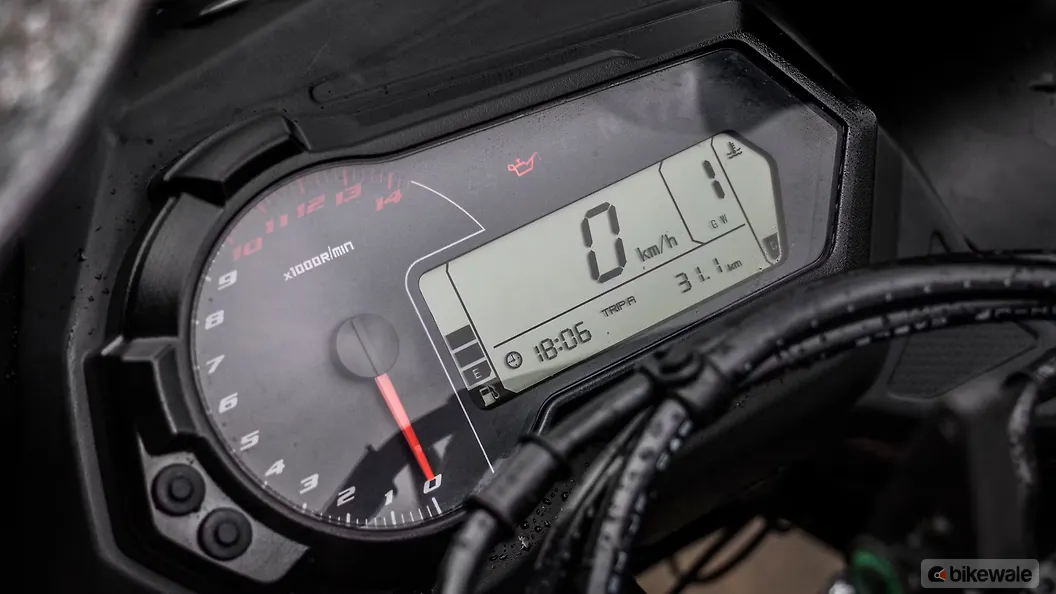 Benelli 302R Action Image – BikeWale