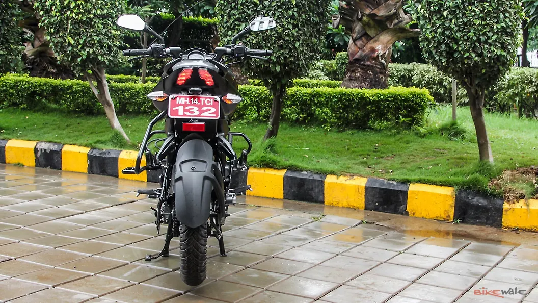 Bajaj Pulsar NS160 Tail Lamp Image – BikeWale