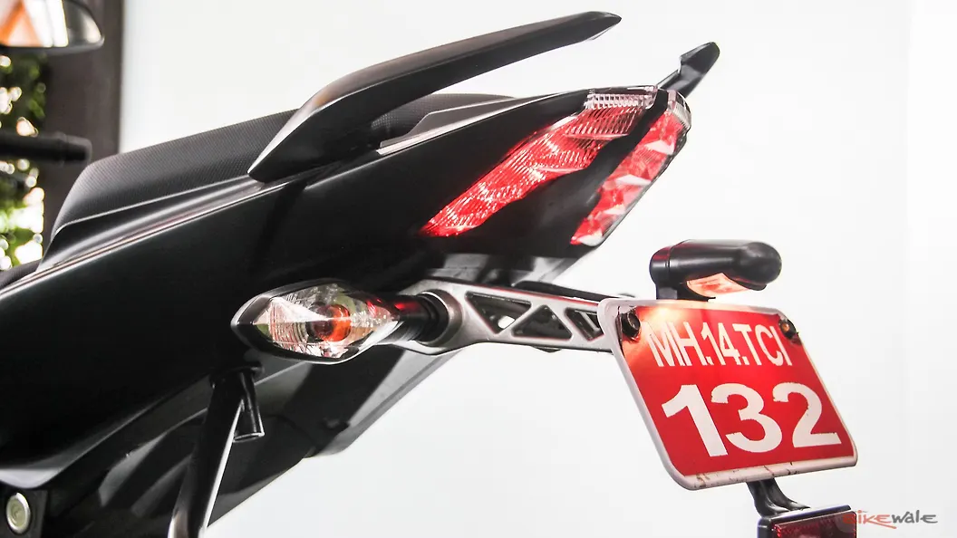 Bajaj Pulsar NS160 Tail Lamp Image – BikeWale