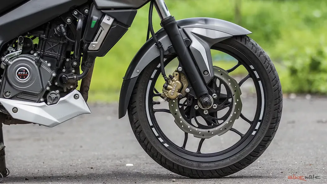 Bajaj Pulsar NS200 Action Image – BikeWale Bajaj Pulsar NS200 Action Image – BikeWale
