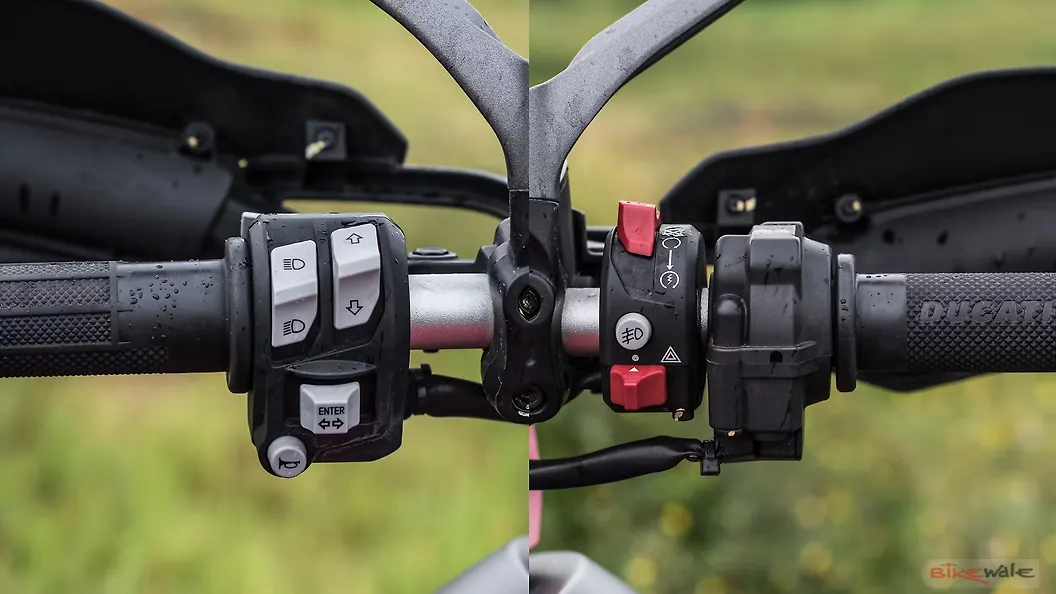 Ducati Multistrada 950 [2018-2019] Grab Rails Image – BikeWale