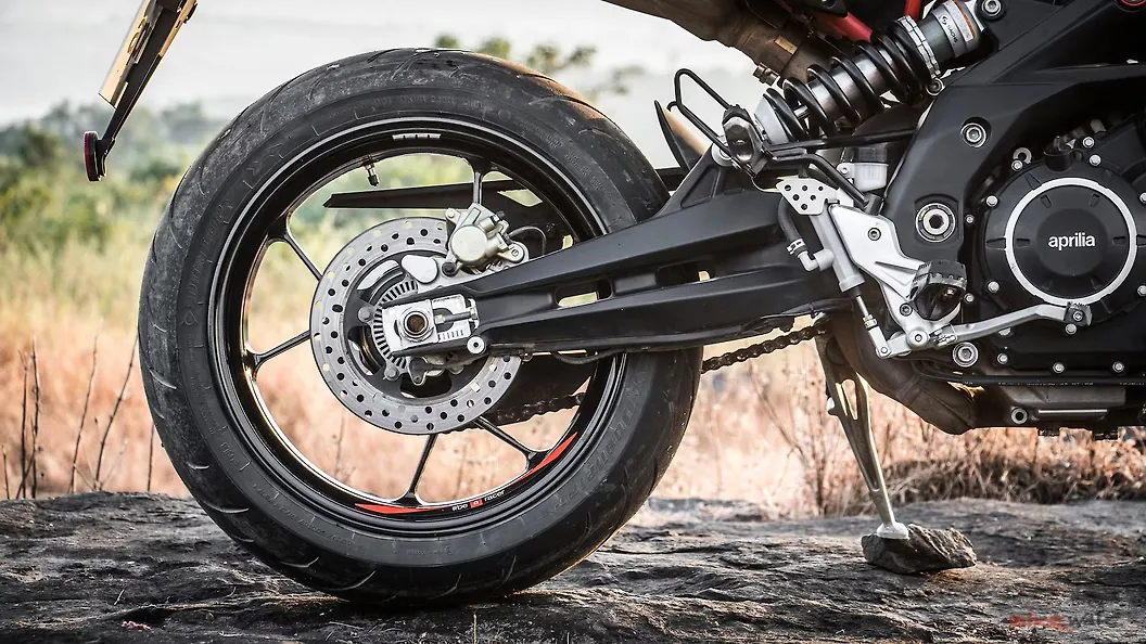 Aprilia Dorsoduro 900 Handlebar Image – BikeWale