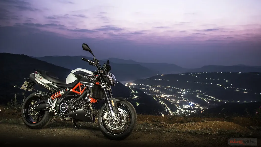 Aprilia Shiver 900 Action Image – BikeWale
