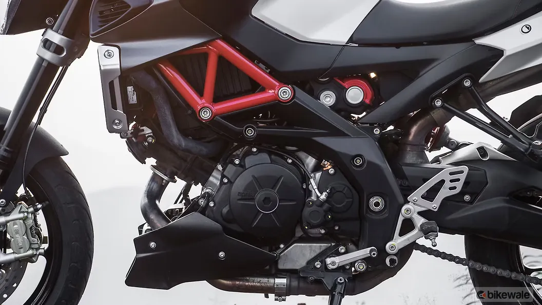 Aprilia Shiver 900 Action Image – BikeWale