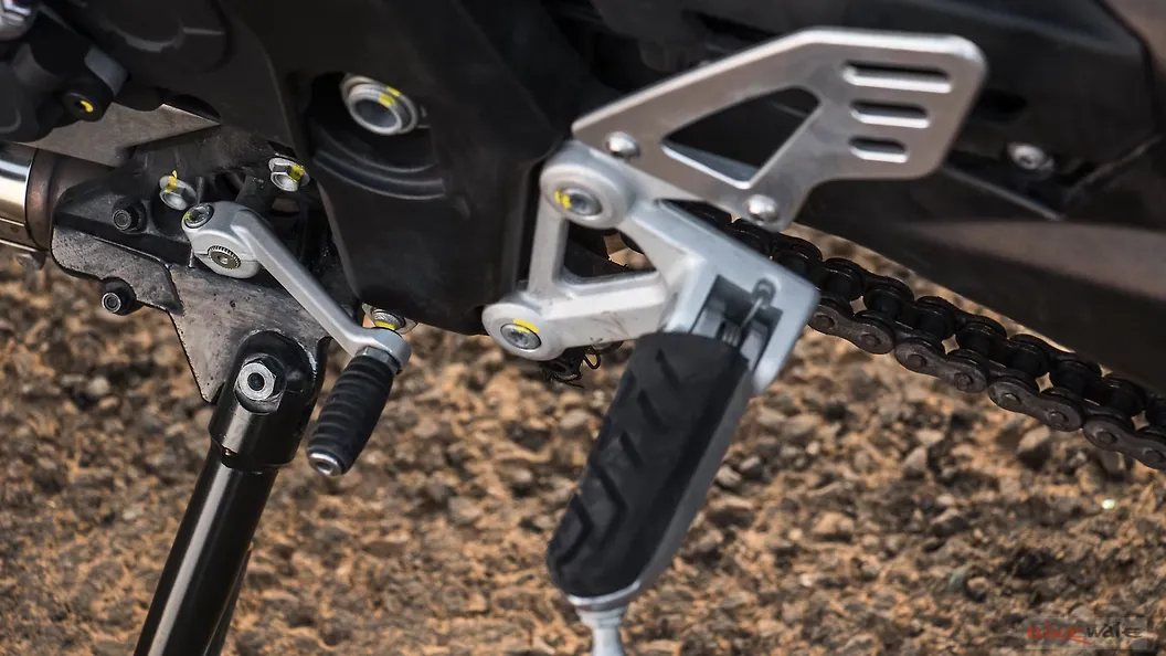 Aprilia Shiver 900 Action Image – BikeWale