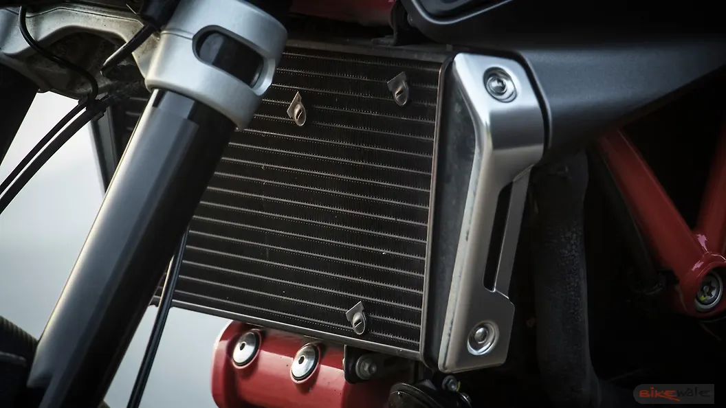 Aprilia Shiver 900 Action Image – BikeWale