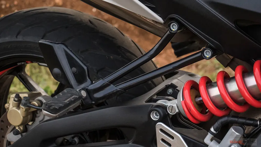 Aprilia Shiver 900 Action Image – BikeWale