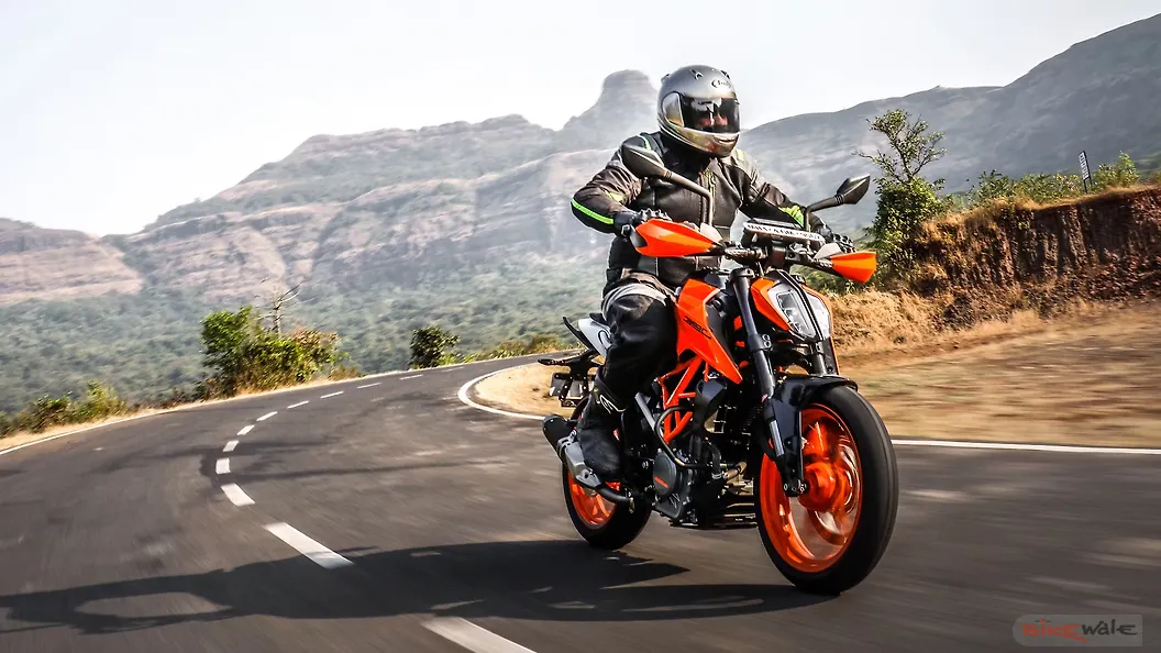 KTM 390 Duke [2021] Action Image – BikeWale