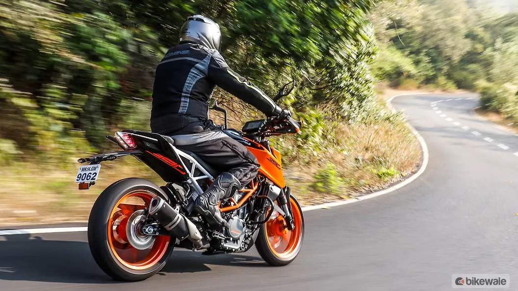KTM 390 Duke [2021] Action Image – BikeWale