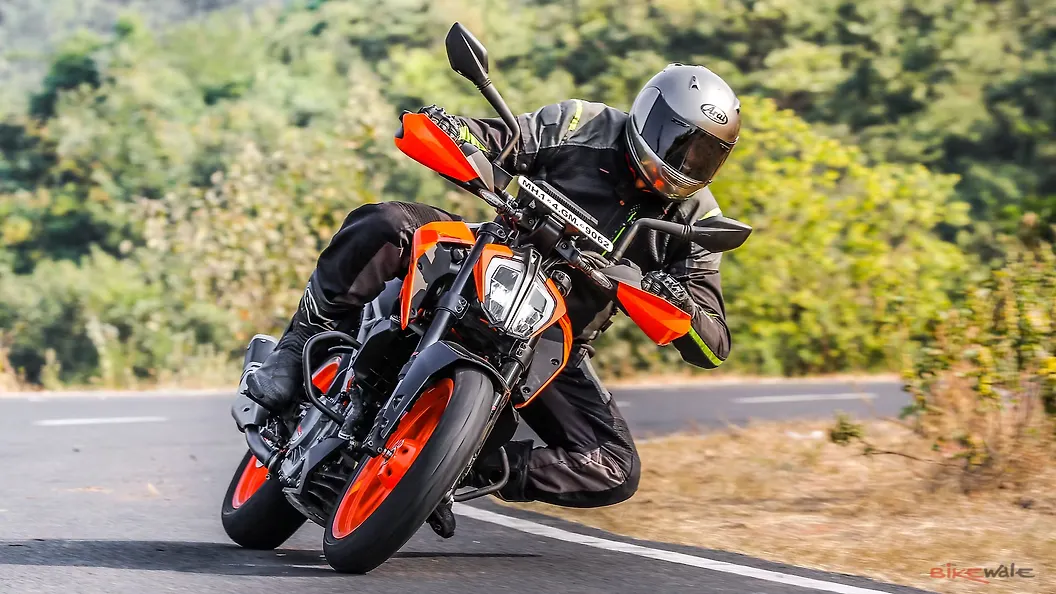KTM 390 Duke [2021] Action Image – BikeWale