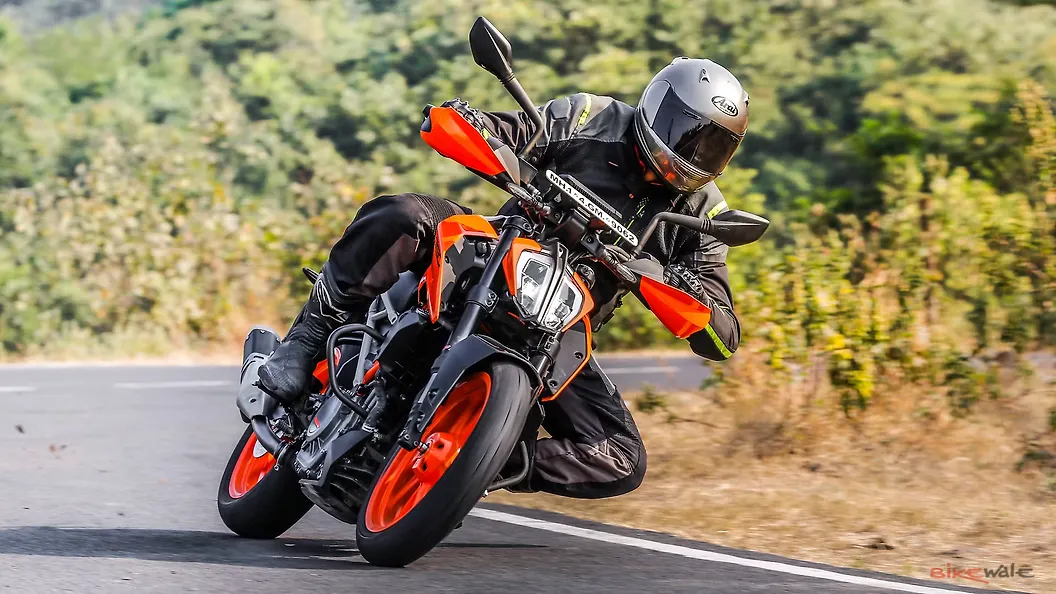 KTM 390 Duke [2021] Action Image – BikeWale