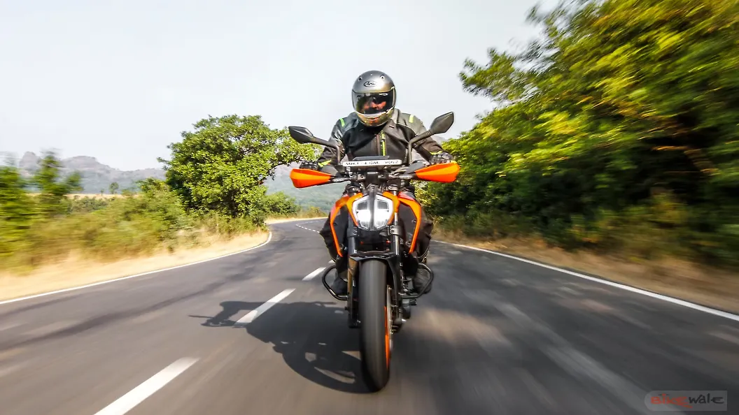 KTM 390 Duke [2021] Action Image – BikeWale
