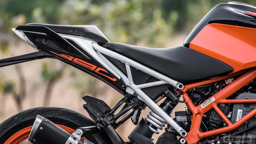 KTM 390 Duke [2021] Tank Image – BikeWale
