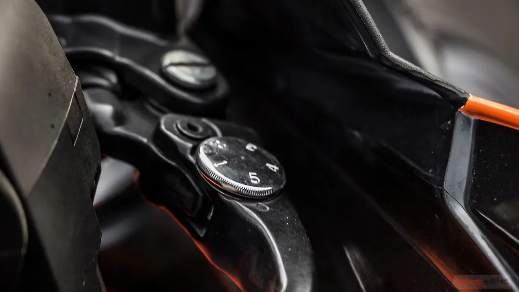 KTM 390 Duke [2021] Levers Image – BikeWale