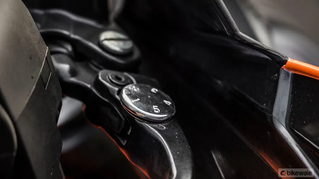 KTM 390 Duke [2021] Tank Image – BikeWale