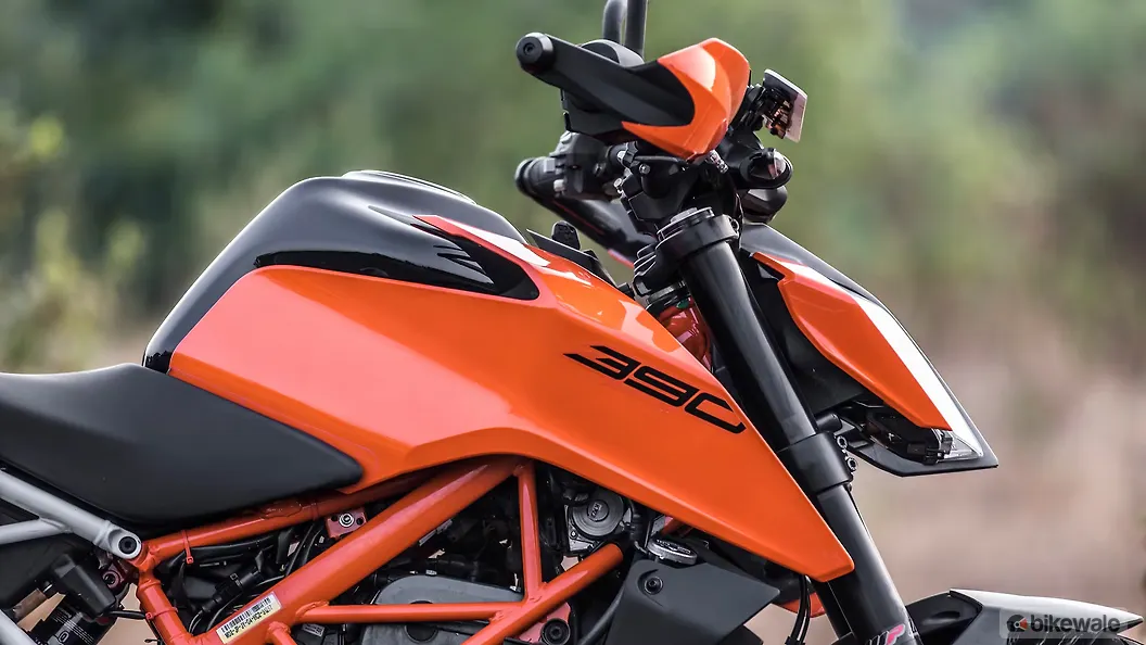 KTM 390 Duke [2021] Tank Image – BikeWale
