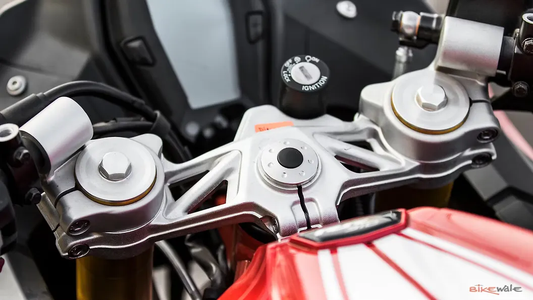 TVS Apache RR310 Action Image – BikeWale