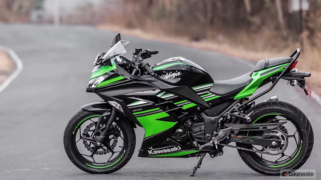 Kawasaki Ninja 300 [2018-2019] Front Three-Quarter Image – BikeWale