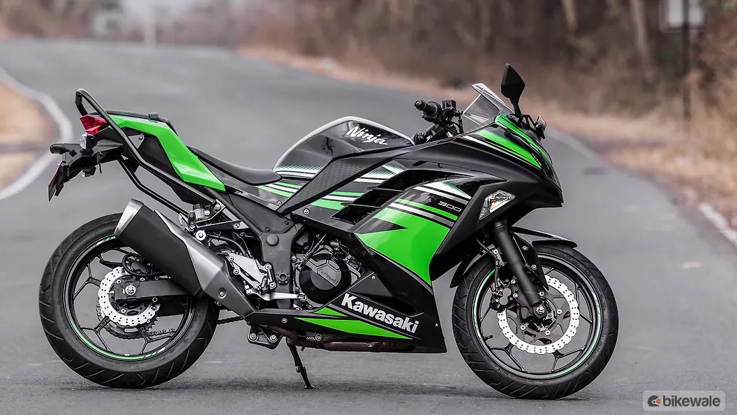 Kawasaki Ninja 300 [2018-2019] Rear Three-Quarter Image – BikeWale