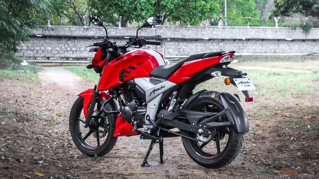 TVS Apache RTR 160 4V Action Image – BikeWale