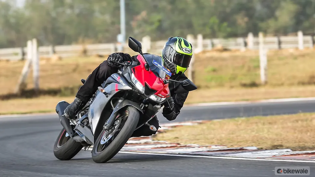 Yamaha YZF R15 V3 Wheels-Tyres Image – BikeWale