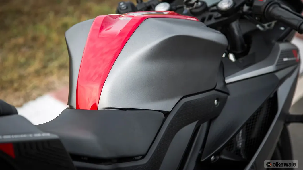 Yamaha YZF R15 V3 Wheels-Tyres Image – BikeWale