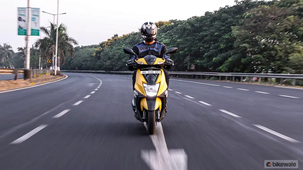 TVS Ntorq 125 Right Side View Image – BikeWale