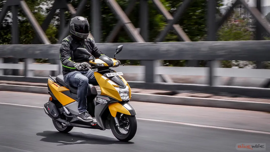TVS Ntorq 125 Right Side View Image – BikeWale