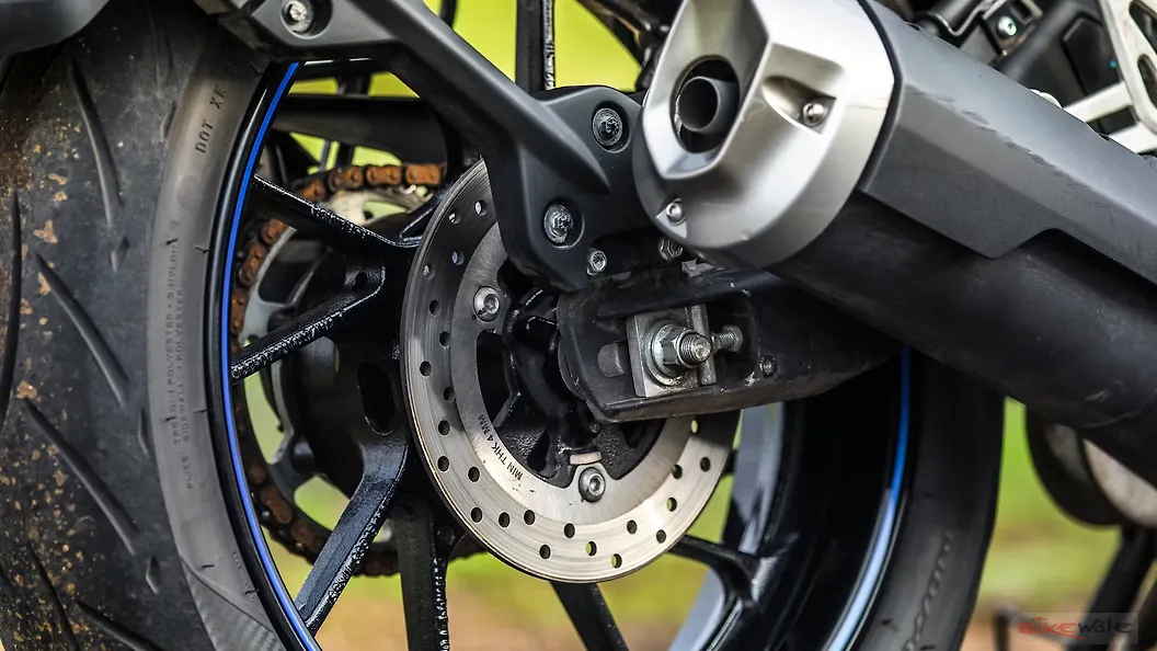 Yamaha YZF R15 V3 Wheels-Tyres Image – BikeWale