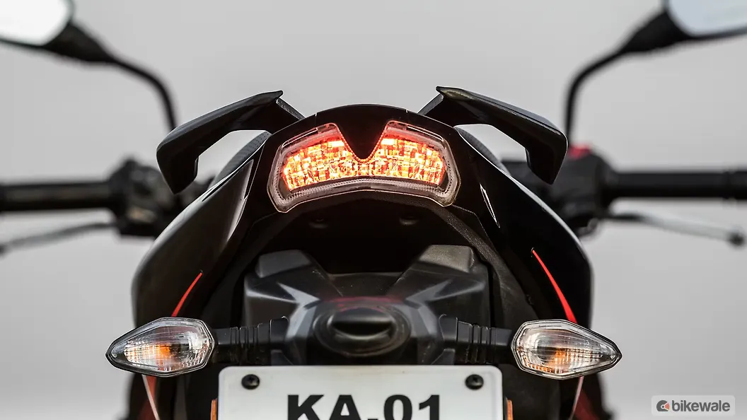 TVS Apache RTR 200 4V Action Image – BikeWale