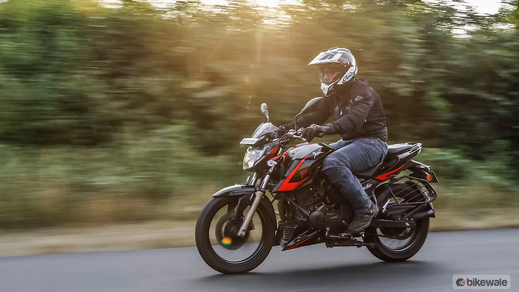TVS Apache RTR 200 4V Action Image – BikeWale
