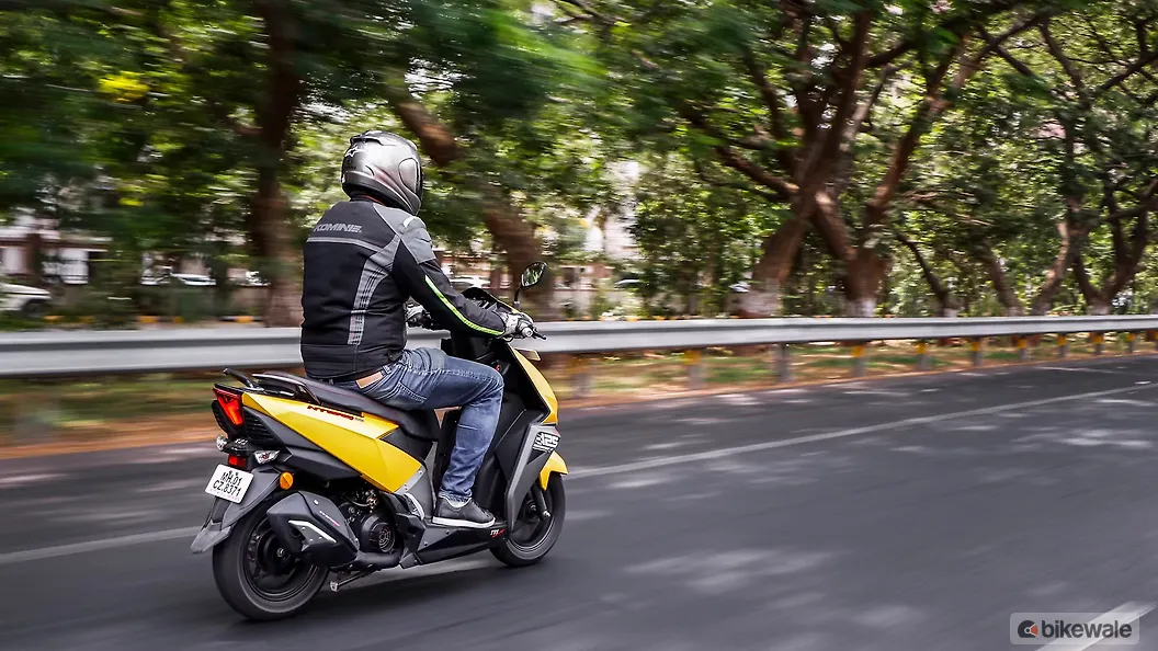 TVS Ntorq 125 Right Side View Image – BikeWale