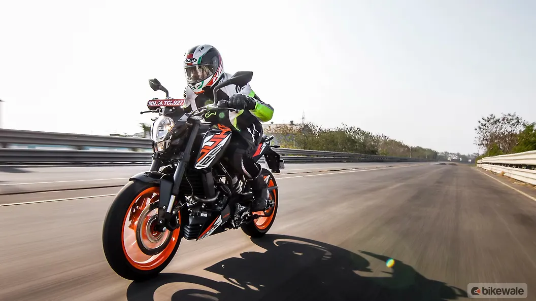 KTM 125 Duke [2021] Rear Reflex Reflector Image – BikeWale